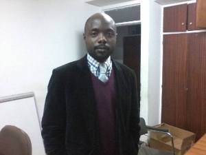 Littérature: Rencontre avec Serge Kevin Biyoghe, auteur de « Pour un ...