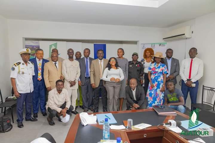 Guides touristiques du Gabon : Nouvelles cartes professionnelles et ...