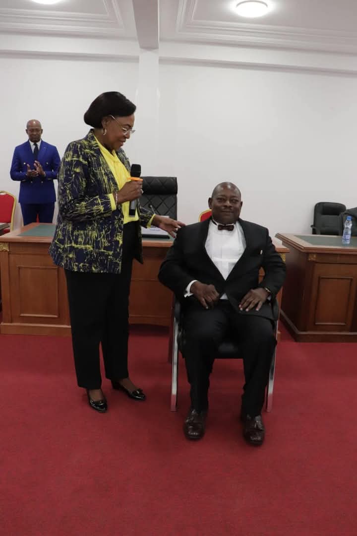 Installation du nouveau Secrétaire Général du Sénat de la Transition ...