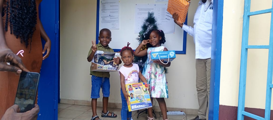 Arbre de Noël au CENAREST : Un événement festif pour les familles ...